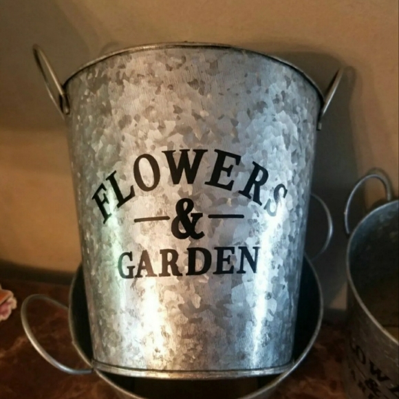 Accents | Three Farmhouse Flowers And Garden Metal Planter Galvanized ...